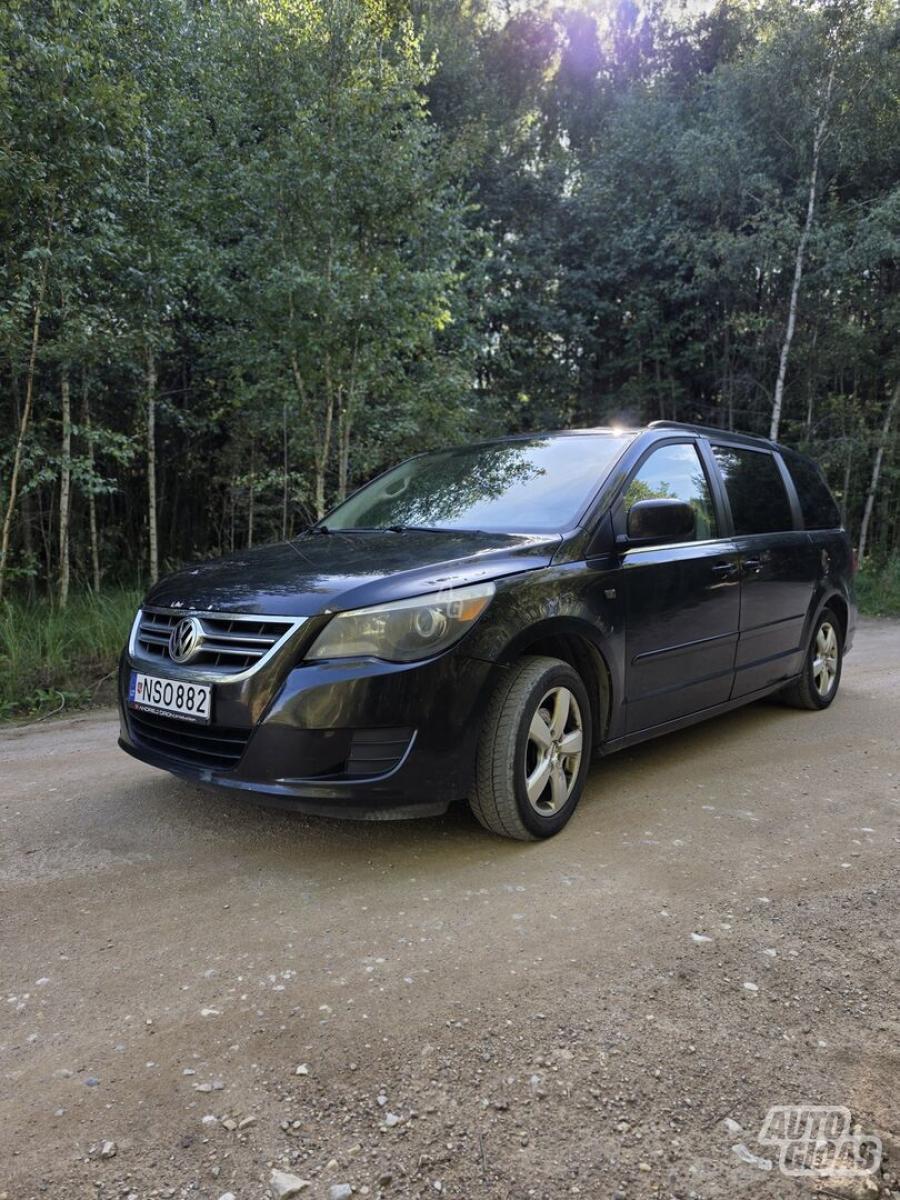 Black Volkswagen Routan 2010 in Panevezys, with an engine capacity of 3.80 L and mileage of 162 thousand km for 4800 €, photo 10 on AUTOMOTO.COM.LV