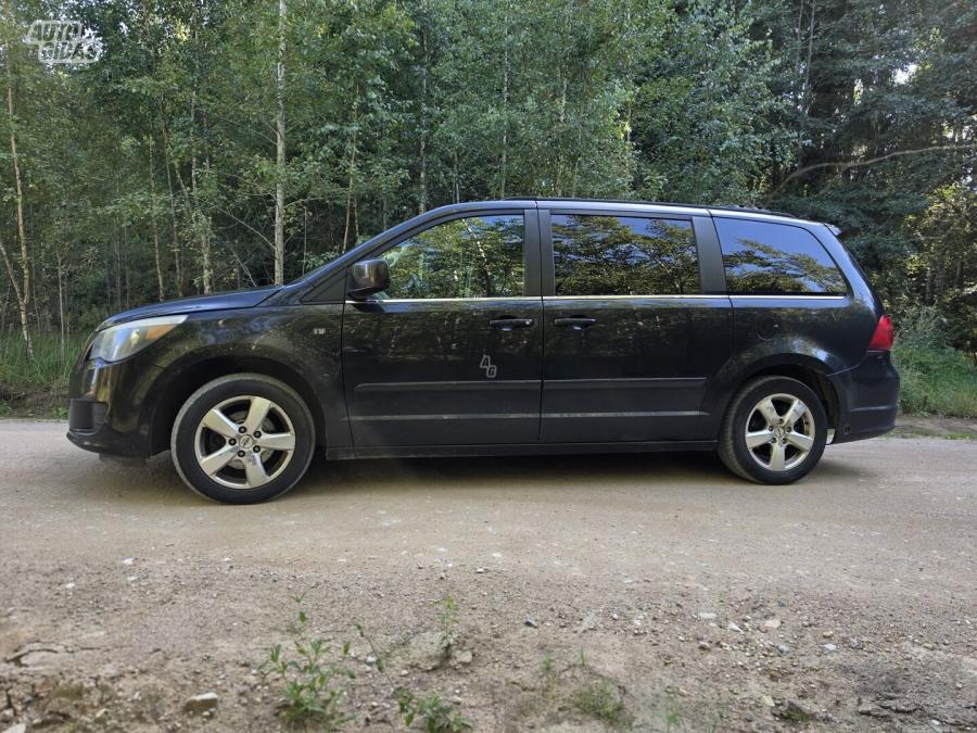 Black Volkswagen Routan 2010 in Panevezys, with an engine capacity of 3.80 L and mileage of 162 thousand km for 4800 €, photo 11 on AUTOMOTO.COM.LV