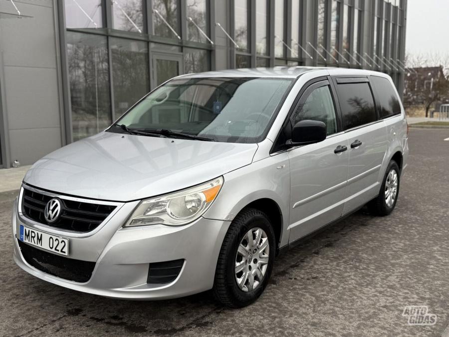 Grey Volkswagen Routan 2011 in Vilnius, with an engine capacity of 3.80 L and mileage of 240 thousand km for 3250 €, photo 1 on AUTOMOTO.COM.LV