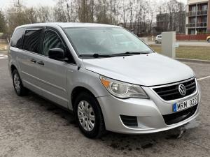 Grey Volkswagen Routan 2011 in Vilnius, with an engine capacity of 3.80 L and mileage of 240 thousand km for 3250 €, photo 2 on AUTOMOTO.COM.LV