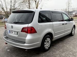 Grey Volkswagen Routan 2011 in Vilnius, with an engine capacity of 3.80 L and mileage of 240 thousand km for 3250 €, photo 5 on AUTOMOTO.COM.LV
