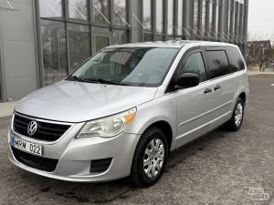 Grey Volkswagen Routan 2011 in Vilnius, with an engine capacity of 3.80 L and mileage of 240 thousand km for 3250 €, photo 10 on AUTOMOTO.COM.LV