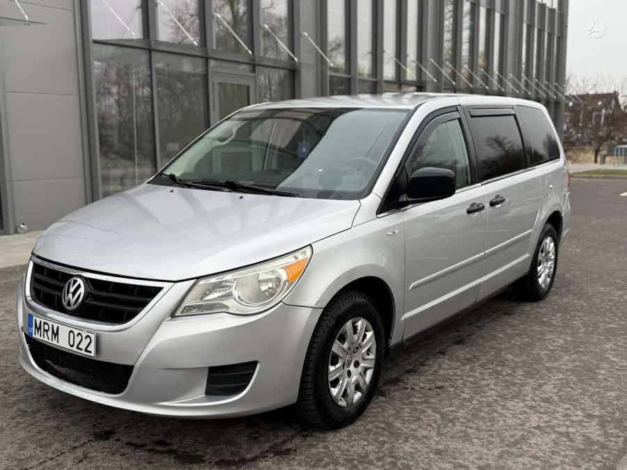 Volkswagen Routan 2011 in Vilnius, with an engine capacity of 3.78 L and mileage of 240 thousand km for 3500 €, photo 1 on AUTOMOTO.COM.LV