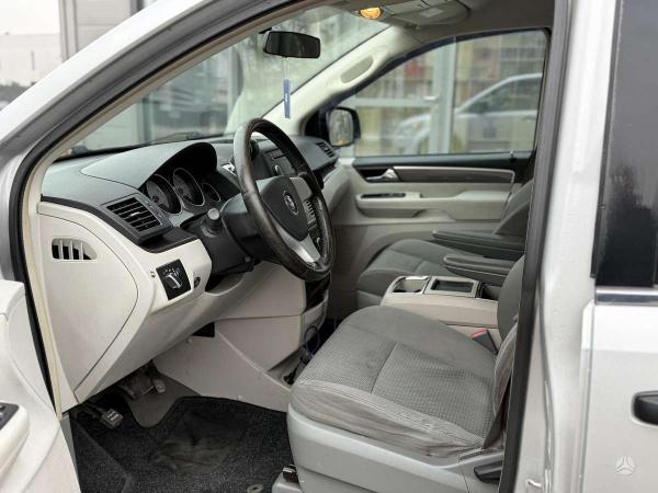 Volkswagen Routan 2011 Viļņa, ar dzinēja tilpumu 3.78 L un nobraukumu 240 tūkst. km par 3500 €, foto 6 vietnē AUTOMOTO.COM.LV