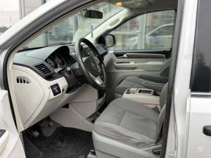 Volkswagen Routan 2011 in Vilnius, with an engine capacity of 3.78 L and mileage of 240 thousand km for 3500 €, photo 7 on AUTOMOTO.COM.LV