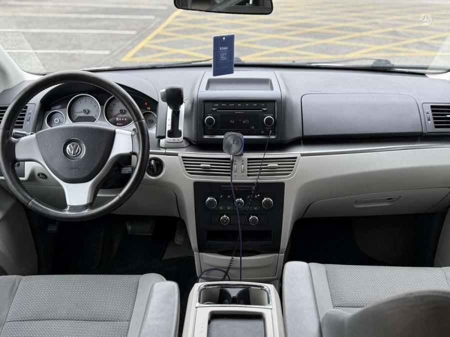 Volkswagen Routan 2011 in Vilnius, with an engine capacity of 3.78 L and mileage of 240 thousand km for 3500 €, photo 12 on AUTOMOTO.COM.LV