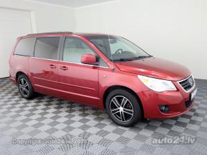 Red Volkswagen Routan 2011 in Tallinn, with an engine capacity of 3.60 L and mileage of 133 thousand km for 2699 €, photo 1 on AUTOMOTO.COM.LV
