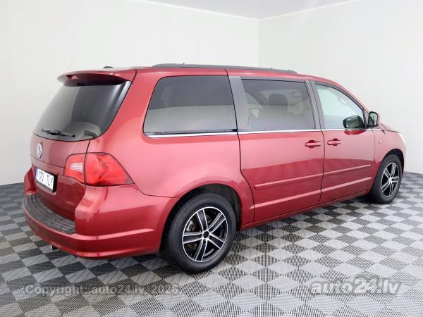 Volkswagen Routan 2011 in Tallinn on AUTOMOTO.COM.LV Red Volkswagen Routan 2011 in Tallinn, with an engine capacity of 3.60 L and mileage of 133 thousand km for 2699 €, photo 4 on AUTOMOTO.COM.LV