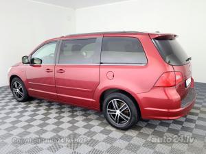 Red Volkswagen Routan 2011 in Tallinn, with an engine capacity of 3.60 L and mileage of 133 thousand km for 2699 €, photo 5 on AUTOMOTO.COM.LV