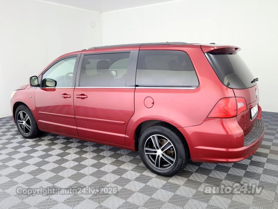 Red Volkswagen Routan 2011 in Tallinn, with an engine capacity of 3.60 L and mileage of 133 thousand km for 2699 €, photo 5 on AUTOMOTO.COM.LV