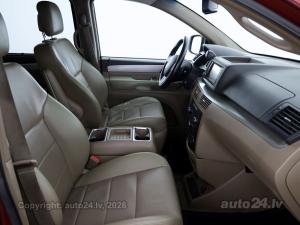 Red Volkswagen Routan 2011 in Tallinn, with an engine capacity of 3.60 L and mileage of 133 thousand km for 2699 €, photo 7 on AUTOMOTO.COM.LV