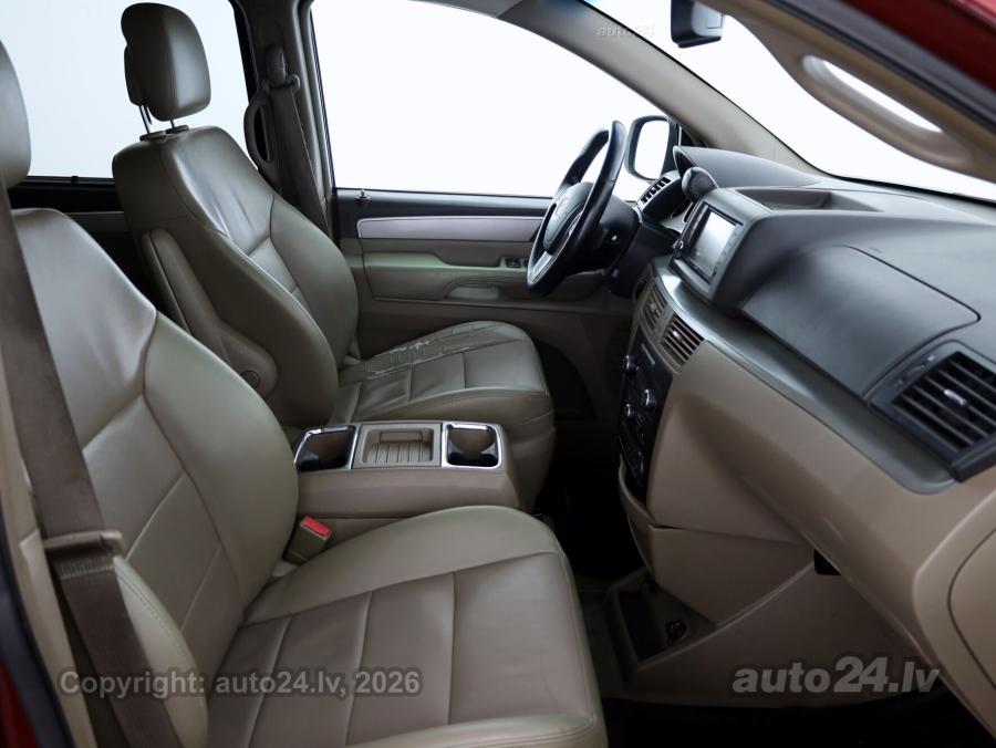 Red Volkswagen Routan 2011 in Tallinn, with an engine capacity of 3.60 L and mileage of 133 thousand km for 2699 €, photo 7 on AUTOMOTO.COM.LV
