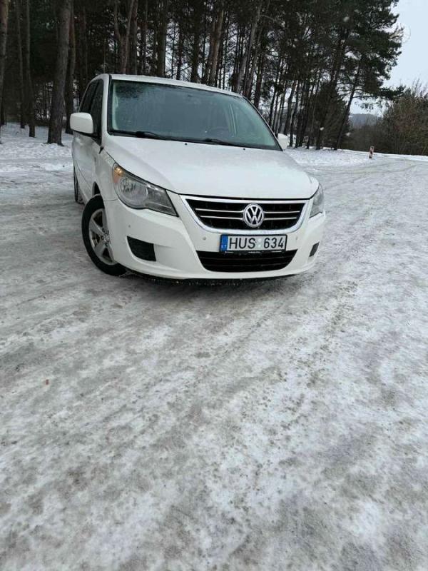 White Volkswagen Routan 2011 in Kaunas, with an engine capacity of 3.60 L and mileage of 180 thousand km for 4700 €, photo 2 on AUTOMOTO.COM.LV