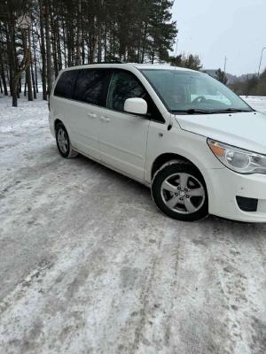 White Volkswagen Routan 2011 in Kaunas, with an engine capacity of 3.60 L and mileage of 180 thousand km for 4700 €, photo 3 on AUTOMOTO.COM.LV