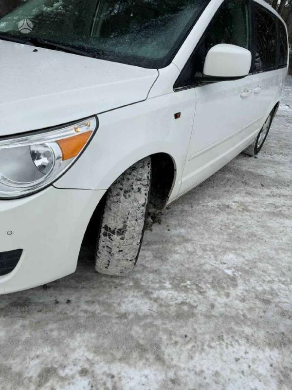 White Volkswagen Routan 2011 in Kaunas, with an engine capacity of 3.60 L and mileage of 180 thousand km for 4700 €, photo 4 on AUTOMOTO.COM.LV
