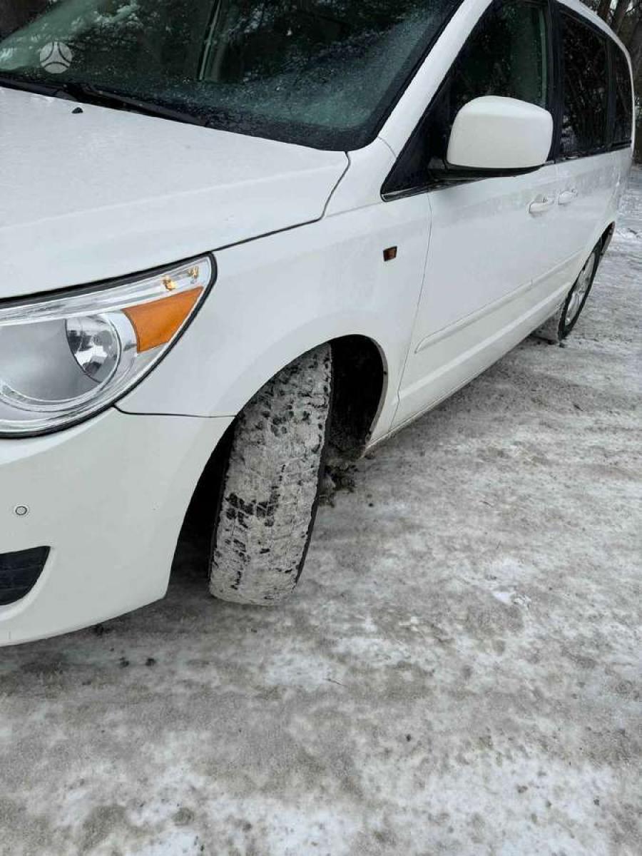 White Volkswagen Routan 2011 in Kaunas, with an engine capacity of 3.60 L and mileage of 180 thousand km for 4700 €, photo 4 on AUTOMOTO.COM.LV