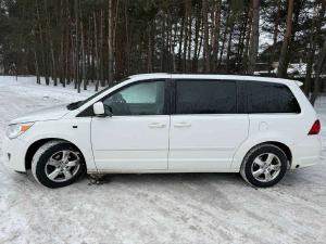 White Volkswagen Routan 2011 in Kaunas, with an engine capacity of 3.60 L and mileage of 180 thousand km for 4700 €, photo 6 on AUTOMOTO.COM.LV
