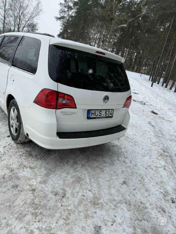 White Volkswagen Routan 2011 in Kaunas, with an engine capacity of 3.60 L and mileage of 180 thousand km for 4700 €, photo 7 on AUTOMOTO.COM.LV