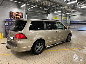 Dzeltens Volkswagen Routan 2009 Viļņa, ar dzinēja tilpumu 4.00 L un nobraukumu 198 tūkst. km par 4900 €, foto 3 vietnē AUTOMOTO.COM.LV