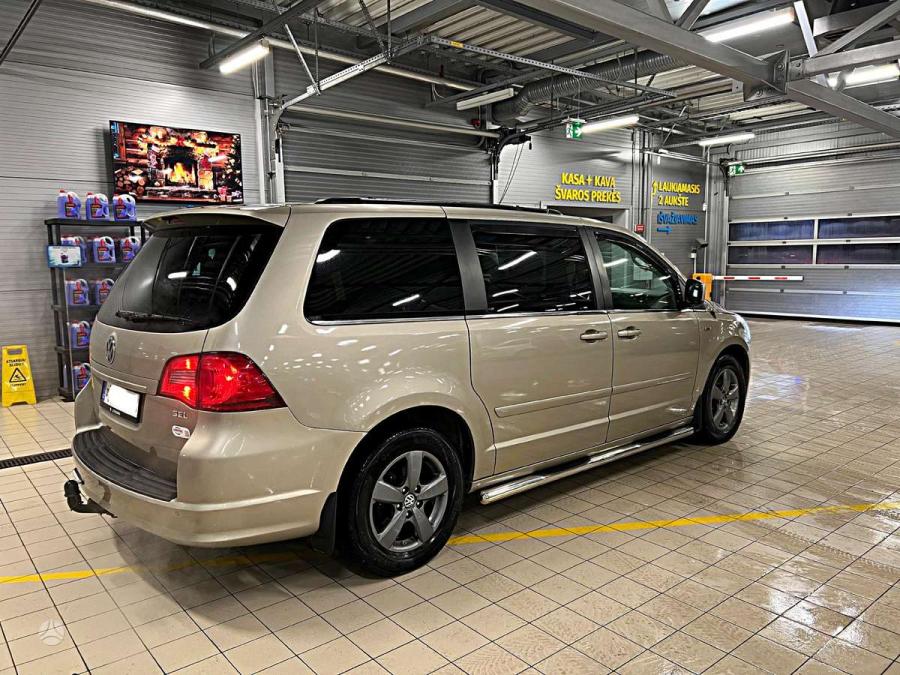 Dzeltens Volkswagen Routan 2009 Viļņa, ar dzinēja tilpumu 4.00 L un nobraukumu 198 tūkst. km par 4900 €, foto 3 vietnē AUTOMOTO.COM.LV