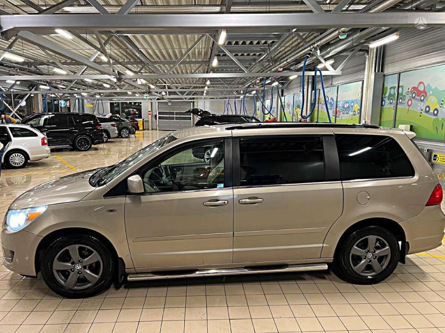 Dzeltens Volkswagen Routan 2009 Viļņa, ar dzinēja tilpumu 4.00 L un nobraukumu 198 tūkst. km par 4900 €, foto 4 vietnē AUTOMOTO.COM.LV