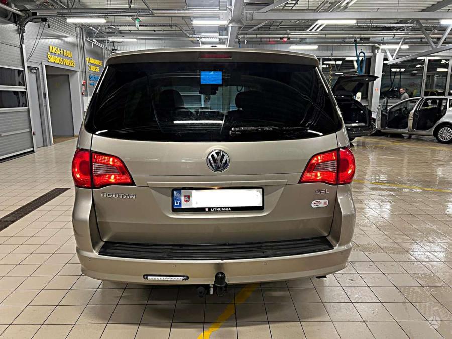 Dzeltens Volkswagen Routan 2009 Viļņa, ar dzinēja tilpumu 4.00 L un nobraukumu 198 tūkst. km par 4900 €, foto 7 vietnē AUTOMOTO.COM.LV