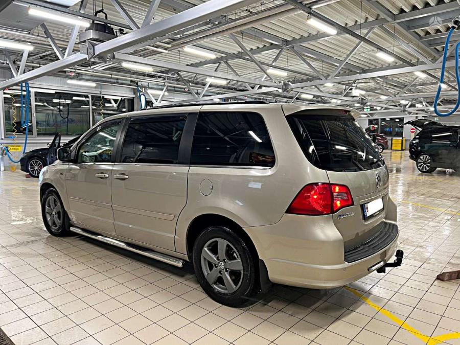 Dzeltens Volkswagen Routan 2009 Viļņa, ar dzinēja tilpumu 4.00 L un nobraukumu 198 tūkst. km par 4900 €, foto 8 vietnē AUTOMOTO.COM.LV