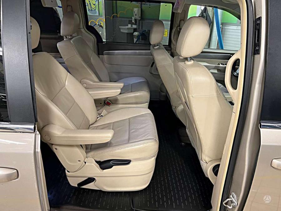 Dzeltens Volkswagen Routan 2009 Viļņa, ar dzinēja tilpumu 4.00 L un nobraukumu 198 tūkst. km par 4900 €, foto 21 vietnē AUTOMOTO.COM.LV