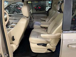 Dzeltens Volkswagen Routan 2009 Viļņa, ar dzinēja tilpumu 4.00 L un nobraukumu 198 tūkst. km par 4900 €, foto 22 vietnē AUTOMOTO.COM.LV
