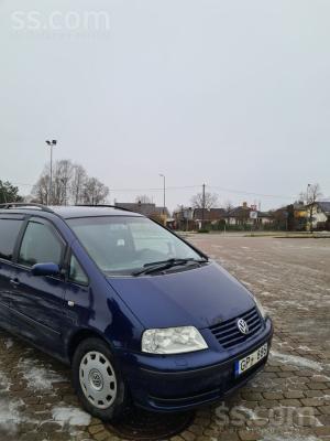 Zils Volkswagen Santana 2001 Jelgava, ar dzinēja tilpumu 2.00 L un nobraukumu 379 tūkst. km par 2100 €, foto  vietnē AUTOMOTO.COM.LV