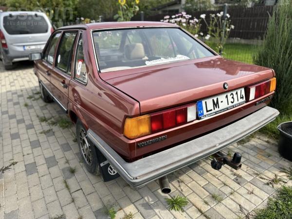 Sarkans Volkswagen Santana 1983 Rīga, ar dzinēja tilpumu 2.10 L un nobraukumu 230 tūkst. km par 2250 €, foto 3 vietnē AUTOMOTO.COM.LV