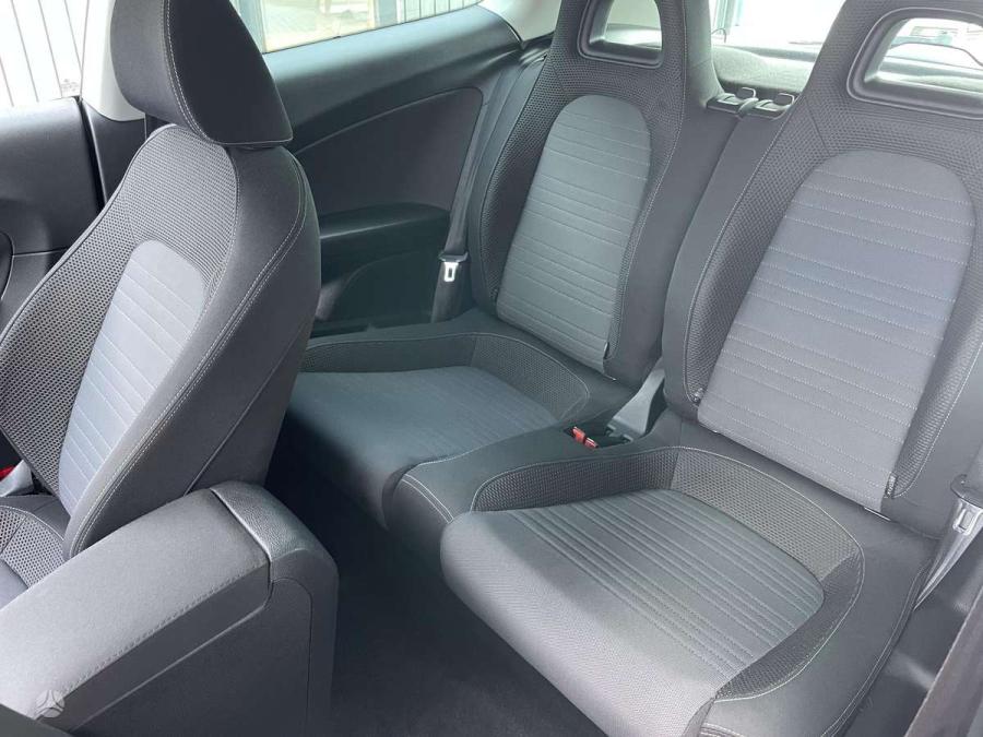 Black Volkswagen Scirocco 2009 in Vilnius, with an engine capacity of 1.39 L and mileage of 228 thousand km for 4400 €, photo 11 on AUTOMOTO.COM.LV