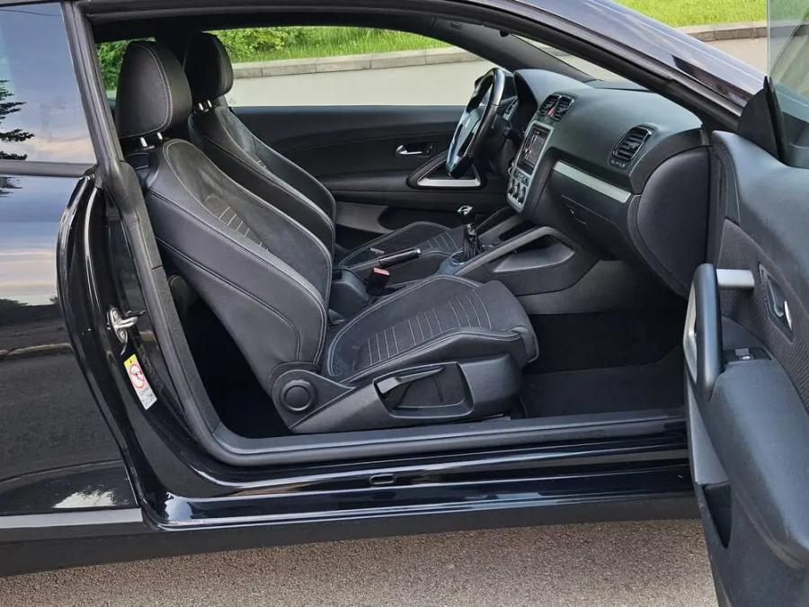 Black Volkswagen Scirocco 2009 in Jekabpils, with an engine capacity of 1.40 L and mileage of 220 thousand km for 4990 €, photo 18 on AUTOMOTO.COM.LV