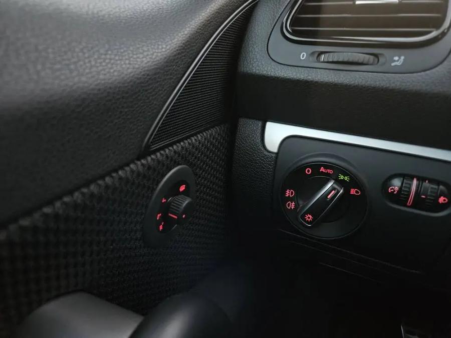 Black Volkswagen Scirocco 2009 in Jekabpils, with an engine capacity of 1.40 L and mileage of 220 thousand km for 4990 €, photo 27 on AUTOMOTO.COM.LV