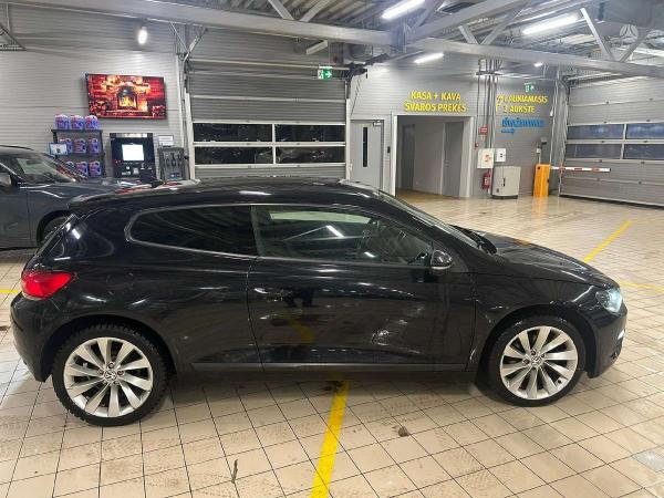 Melns Volkswagen Scirocco 2010 Viļņa, ar dzinēja tilpumu 1.39 L un nobraukumu 150 tūkst. km par 5400 €, foto 3 vietnē AUTOMOTO.COM.LV