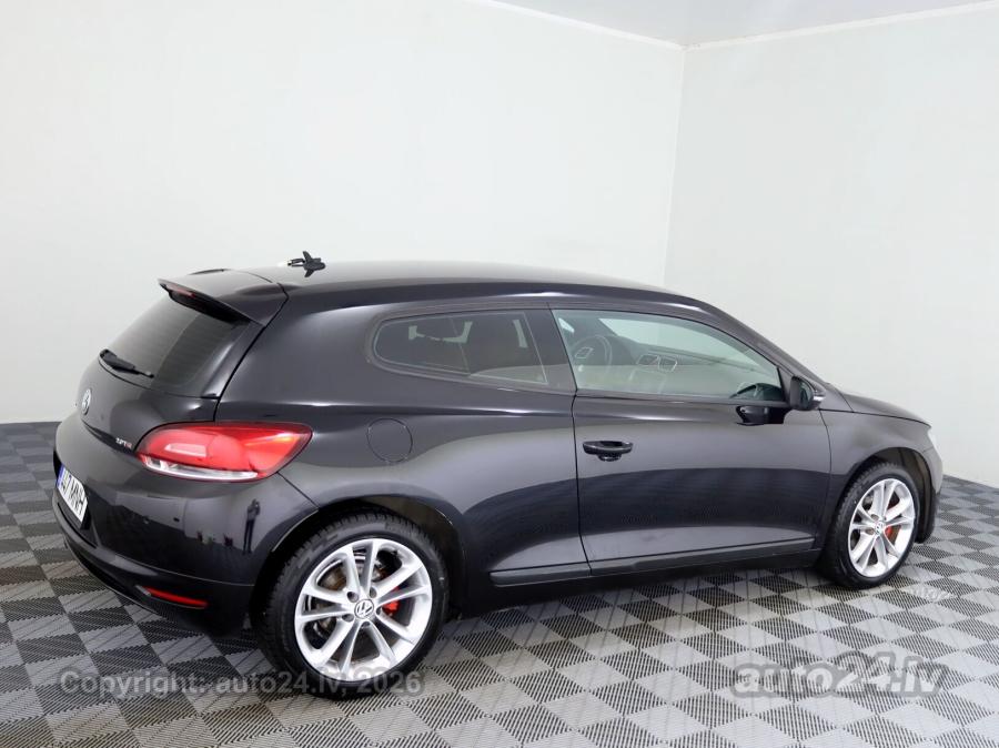Melns Volkswagen Scirocco 2010 Tallina, ar dzinēja tilpumu 2.00 L un nobraukumu 196 tūkst. km par 4999 €, foto 4 vietnē AUTOMOTO.COM.LV