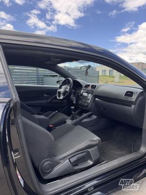 Melns Volkswagen Scirocco 2010 Viļņa, ar dzinēja tilpumu 2.00 L un nobraukumu 330 tūkst. km par 4200 €, foto 12 vietnē AUTOMOTO.COM.LV