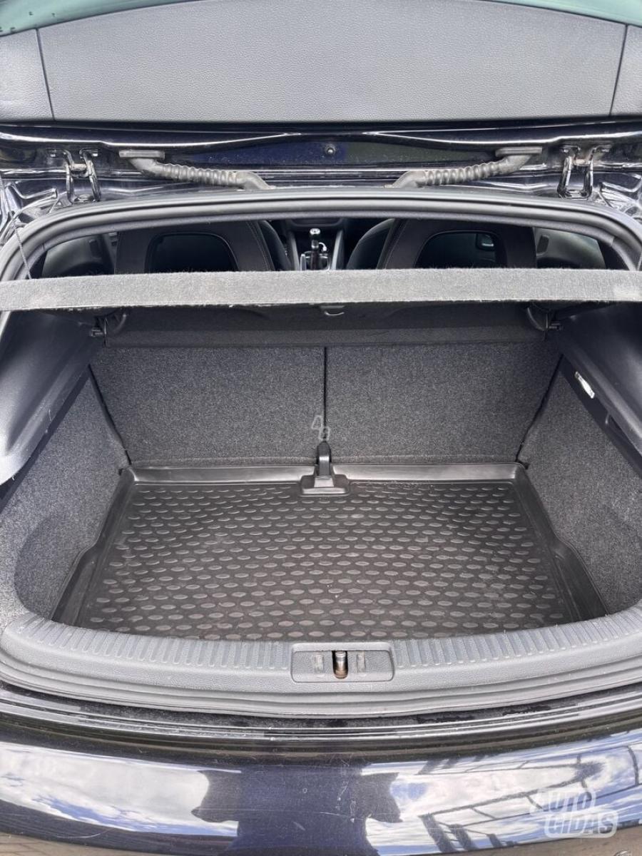 Melns Volkswagen Scirocco 2010 Viļņa, ar dzinēja tilpumu 2.00 L un nobraukumu 330 tūkst. km par 4200 €, foto 13 vietnē AUTOMOTO.COM.LV