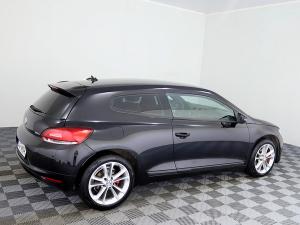 Melns Volkswagen Scirocco 2010 Tallina, ar dzinēja tilpumu 2.00 L un nobraukumu 196 tūkst. km par 4499 €, foto 4 vietnē AUTOMOTO.COM.LV