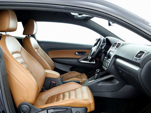 Melns Volkswagen Scirocco 2010 Tallina, ar dzinēja tilpumu 2.00 L un nobraukumu 196 tūkst. km par 4499 €, foto 6 vietnē AUTOMOTO.COM.LV