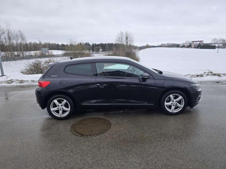 Melns Volkswagen Scirocco 2011 Alīta, ar dzinēja tilpumu 1.39 L un nobraukumu 245 tūkst. km par 4400 €, foto 4 vietnē AUTOMOTO.COM.LV