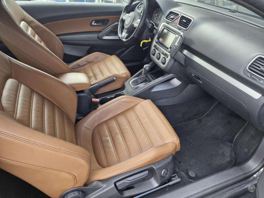 Brown Volkswagen Scirocco 2011 in Vilnius, with an engine capacity of 1.39 L and mileage of 182 thousand km for 6300 €, photo 12 on AUTOMOTO.COM.LV