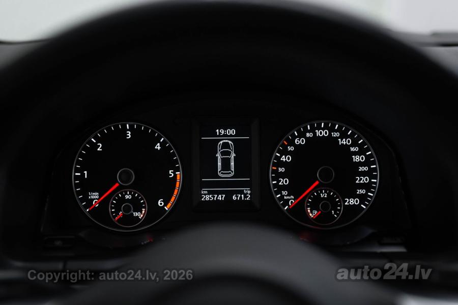 Grey Volkswagen Scirocco 2012 in Tallinn, with an engine capacity of 2.00 L and mileage of 285 thousand km for 6490 €, photo 21 on AUTOMOTO.COM.LV