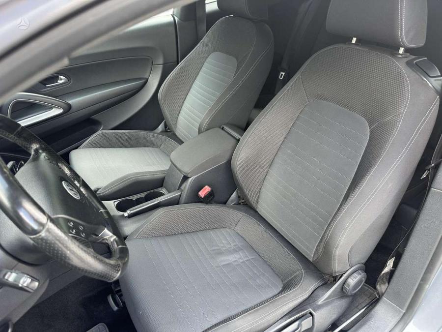 Grey Volkswagen Scirocco 2008 in Kaunas, with an engine capacity of 1.98 L and mileage of 236 thousand km for 5380 €, photo 14 on AUTOMOTO.COM.LV