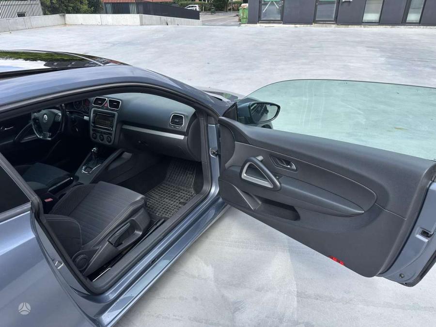Grey Volkswagen Scirocco 2008 in Kaunas, with an engine capacity of 1.98 L and mileage of 236 thousand km for 5380 €, photo 15 on AUTOMOTO.COM.LV