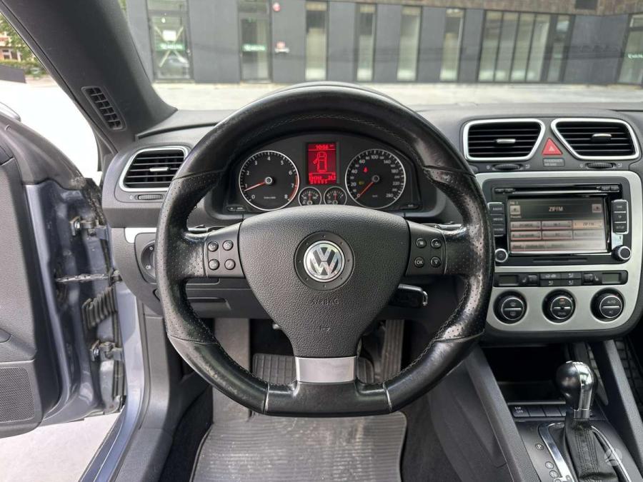 Grey Volkswagen Scirocco 2008 in Kaunas, with an engine capacity of 1.98 L and mileage of 236 thousand km for 5380 €, photo 17 on AUTOMOTO.COM.LV