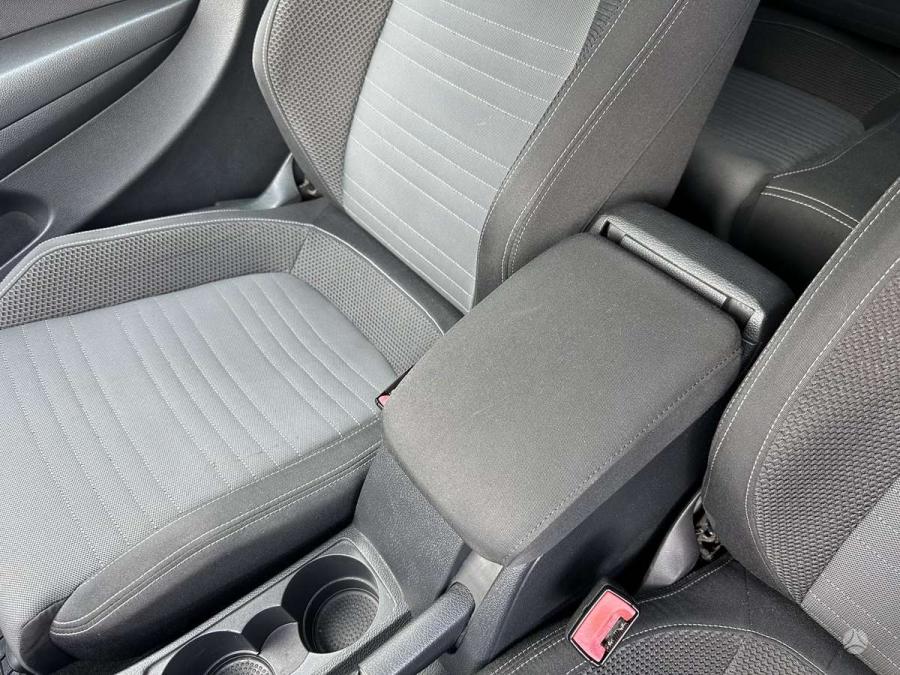 Grey Volkswagen Scirocco 2008 in Kaunas, with an engine capacity of 1.98 L and mileage of 236 thousand km for 5380 €, photo 26 on AUTOMOTO.COM.LV