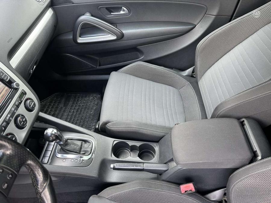 Grey Volkswagen Scirocco 2008 in Kaunas, with an engine capacity of 1.98 L and mileage of 236 thousand km for 5380 €, photo 27 on AUTOMOTO.COM.LV