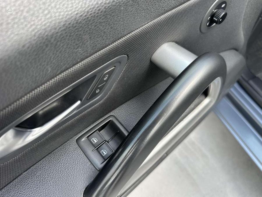 Grey Volkswagen Scirocco 2008 in Kaunas, with an engine capacity of 1.98 L and mileage of 236 thousand km for 5380 €, photo 29 on AUTOMOTO.COM.LV