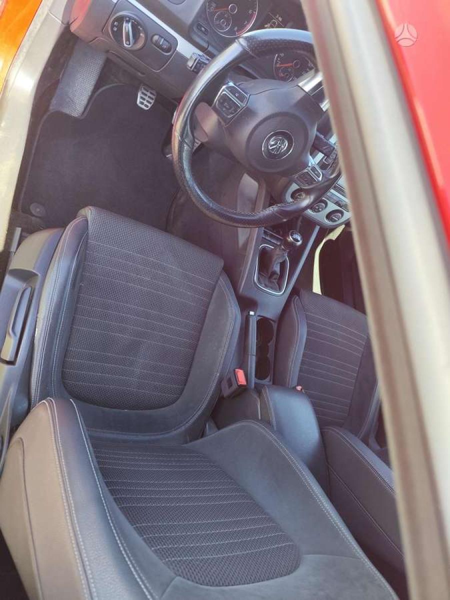 Red Volkswagen Scirocco 2009 in Klaipeda, with an engine capacity of 1.40 L and mileage of 115 thousand km for 3000 €, photo 16 on AUTOMOTO.COM.LV